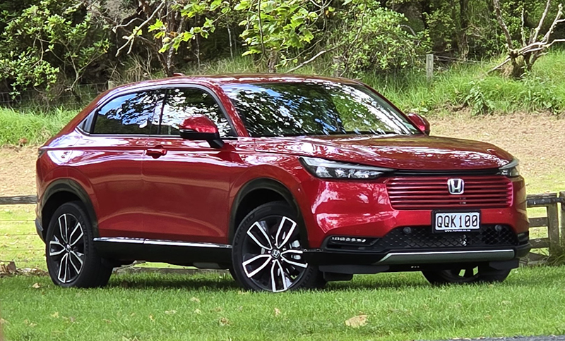 We test out the new Honda HR-V e:HEV | Car Tests