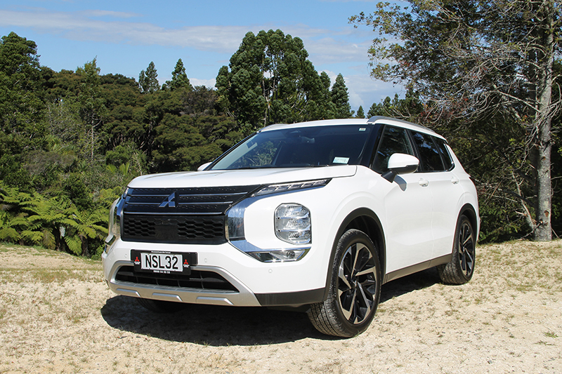 Mitsubishi Outlander XLS | Car Tests