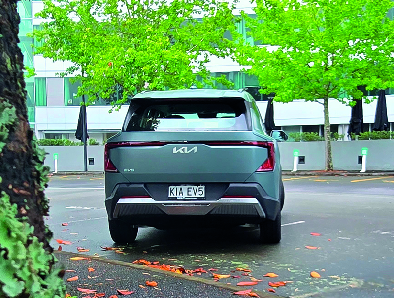 Kia EV5 EV, smaller in size but BIG battery | Car Tests